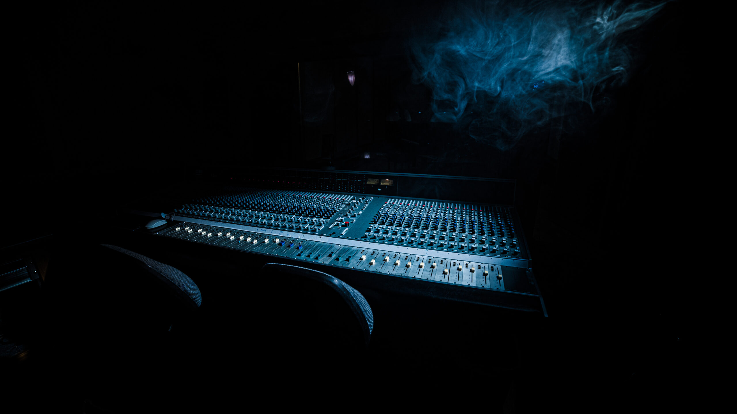 Cozy Vintage High-End Recording Studio – Martinsound